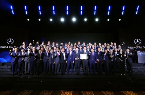메르세데스 벤츠 공식 딜러 한성자동차는 5월 16일 진행된 에서 올해의 딜러십 1위를 차지하였으며 총 31개 부문 중 18개 부문에서 8개의 어워드를 수상하는 쾌거를