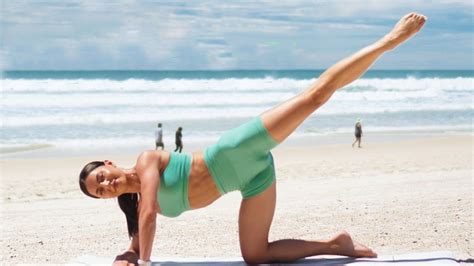 I Just Tried This Pilates Ab Workout For Abs And Glutes — Heres What