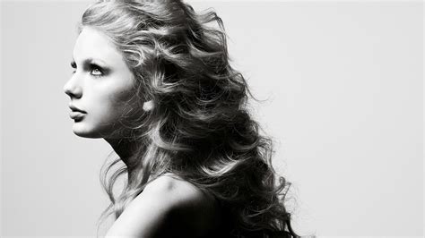 泰勒・斯威夫特女人黑白侧画像