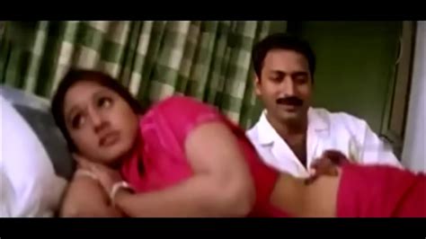 Indian Mallu Girl Showing Boobs Aunty Cleavage Chut Ungli Pussy Bhabhi