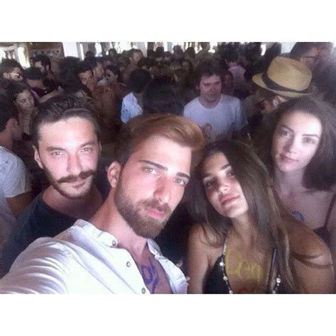 Menna Kare adlı kullanıcının Burak Deniz and Hande Erçel panosundaki