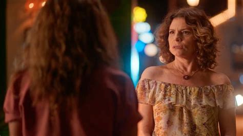 Debora Bloch Interpreta Deodora Montijo Em No Rancho Fundo Personagem