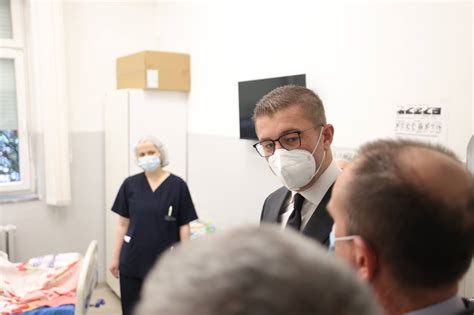 Hristijan Mickoski Денеска ги посетив повредените од трагичниот пожар во Кочани и присуствував