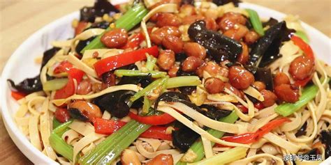 豆腐皮最过瘾的吃法我家隔天就做一次每次都不够吃做法简单 东方养生频道 东方养生