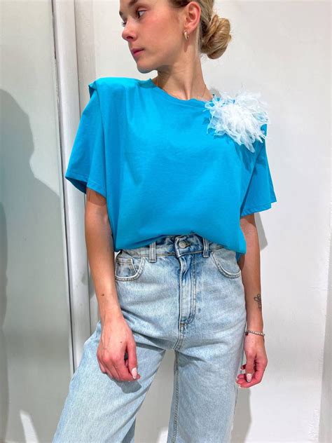 T Shirt Over Turchese Con Spalline Imbottite E Spilla Vicolo