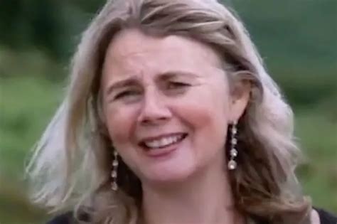 Bargain Hunt Fans Call For Expert To Be Axed As She Breaks Antique