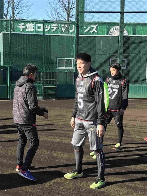 【ロッテ】新人合同自主トレがスタート、井口監督がドラ1安田らに訓示「明確な目標を立てて」 スポーツ報知