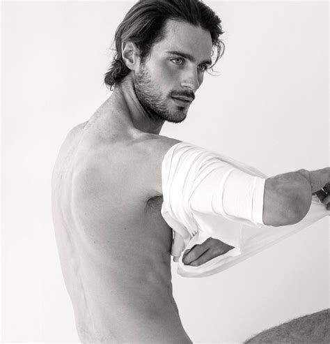 ปักพินในบอร์ด Giorgos Mavrogiannis