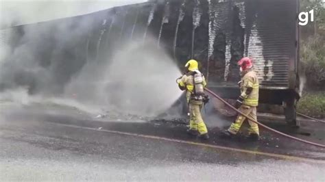 Vídeo Caminhão pega fogo na BR 251 Grande Minas G1