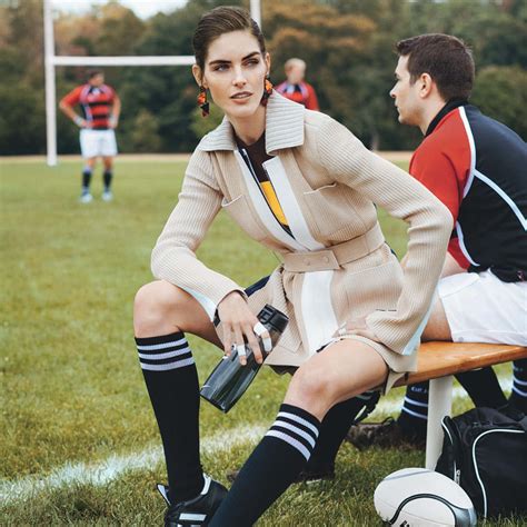 Download Hilary Rhoda Exuding Elegance In Chic Fashion Wallpaper