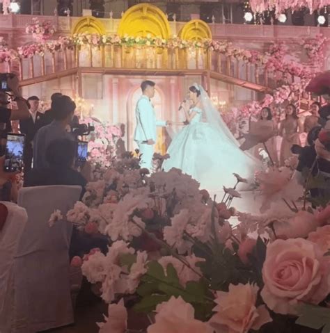 闫学晶27岁儿子大婚 潘长江杨立新等当场祝贺 搜狐大视野 搜狐新闻