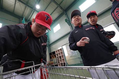 조금 빗나가도 괜찮아 저기 빛나는 ‘홈이 있잖아광주 발달장애인 야구단 Et 포토다큐