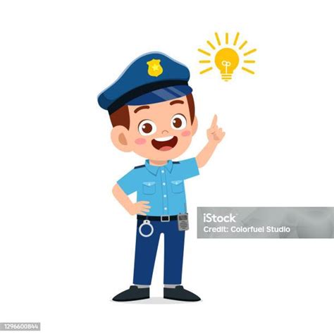 경찰 유니폼을 입고 전구 표지판으로 생각행복한 귀여운 어린 소년 감시에 대한 스톡 벡터 아트 및 기타 이미지 감시 경찰관 군 보안관 Istock