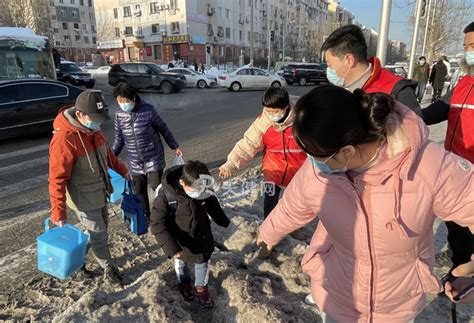 他们为学生护出一条安全路 大连新闻 大连天健网