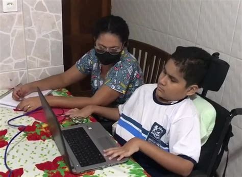 Com Leucemia E Estudando Em Casa Adolescente Tetraplégico Conquista