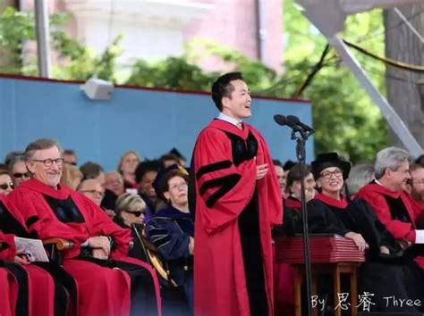 第一位登上哈佛毕业典礼讲台的中国学生