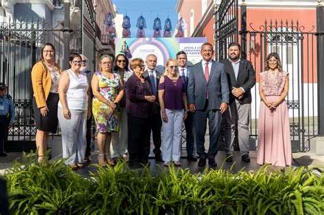 Se Inaugura El Paseo De Las Campanas En El Mes De Sobreviviente De Cáncer