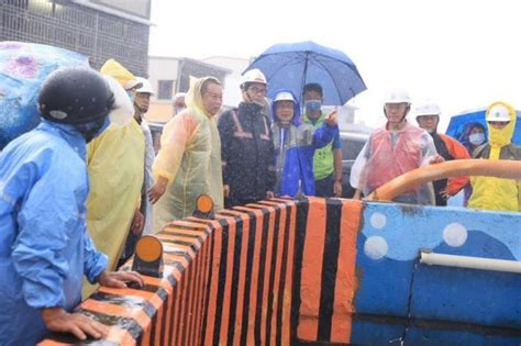 海葵颱風六龜區土石流整治 茄萣遇大潮海水倒灌