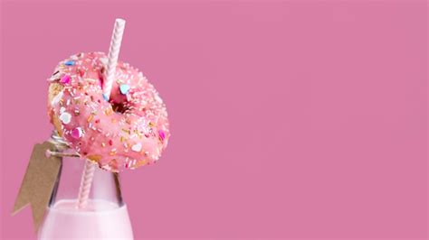 Rosquinha Vitrificada Rosa Close Up Foto Grátis