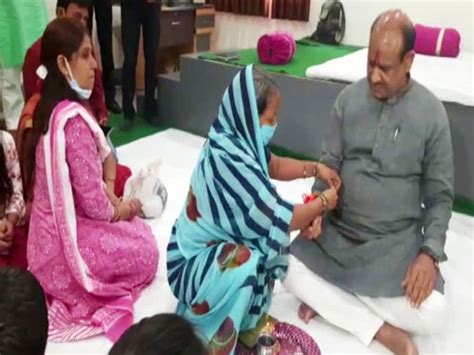 Cm Ashok Gehlot Tied Rakhi By Granddaughter Kashwini While Leader Of