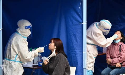第5波疫情｜葵涌邨爆疫多幢樓居民強檢 檢測站長龍不絕
