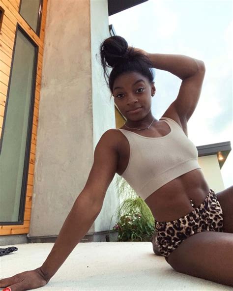 Simone Biles Abs Photos Of The Olympic Gymnasts Toned Tummy