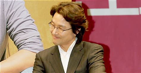포토엔 블랙 정장 한석규 오늘 칼라 양말 눈에 띄네~