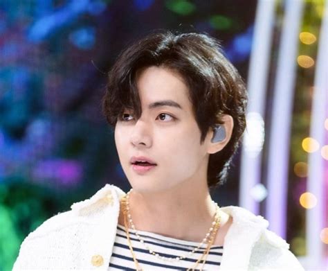 방탄소년단 뷔 홈트가 취미일 것 같은 남돌 1위 스타뉴스