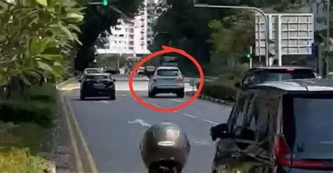 轿车摩托车相撞 驾驶者被指撞后逃 狮城新闻 新加坡新闻
