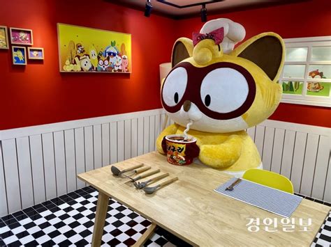 실제로 보는 신라면·새우깡 제조… 체험관·포토존까지 탄성 잇따라