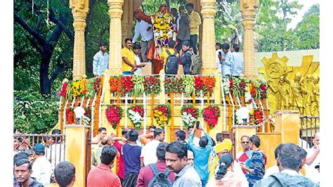 अण्णा भाऊ साठे यांना जयंतीनिमित्त अभिवादन
