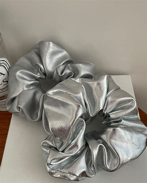 써지컬프니엘1004 실버헤어슈슈 곱창무광유광 핸드메이드슈슈데일리머리끈y2k고무줄유행고무줄데일리헤어끈유행머리끈여름곱창헤어슈슈 위시버킷