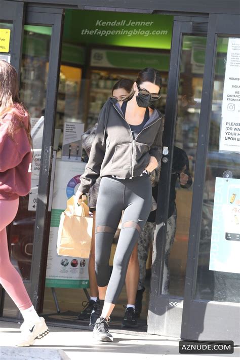 Kendall Jenner Sexy Getting Smoothies After Workout In West Hollywood