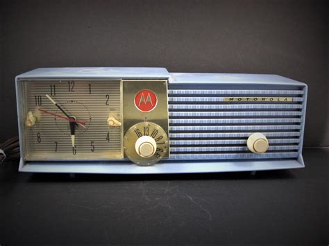 Vintage Tube Radio Motorola Bakelite Am Model 59x Mcm White 1950s