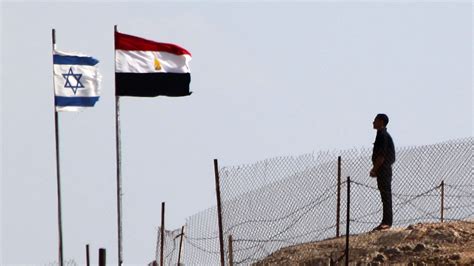 مصر إصابة 6 أشخاص بعد سقوط صاروخ على طابا بالقرب من الحدود
