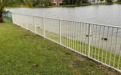 Vinyl Fence Installation Pvc Fence Installation Pvc Privacy Fence