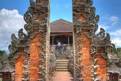 Makna Di Balik Gapura Candi Bentar Pada Rumah Adat Bali Jurnal Flores