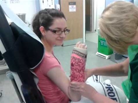 Getting my cast cut off - YouTube