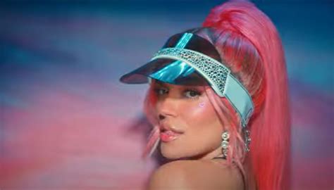Karol G lanza video oficial de WATITI para la película de Barbie