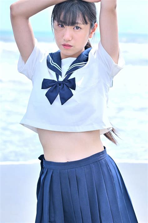 セーラー服腹チラbot On Twitter