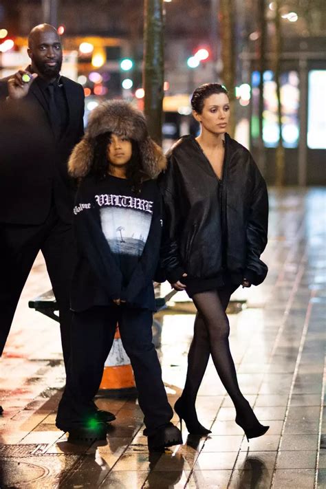 Bianca Censori șochează cu un nou look indecent Soția lui Kanye West a