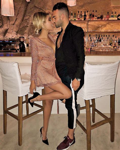 ראם שרביט ואשתו יעצבו ליין שמלות ערב להשכרה