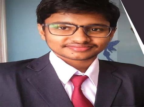 Ayush Singh Of Lohardaga Got 94th Rank In The Country Became Jharkhand