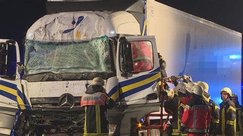 Schwerer Unfall Mit LKWs Auf A Bremen Hemelingen