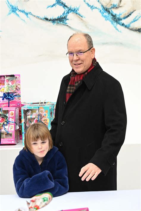 Albert De Monaco Et Sa Fille Gabriella Boudeuse Noël Au Palais