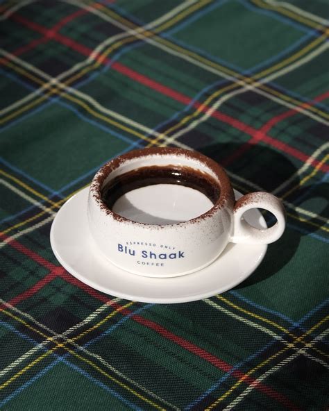 Une Tasse De Café Posée Sur Une Soucoupe Photo Photo Coupe Gratuite
