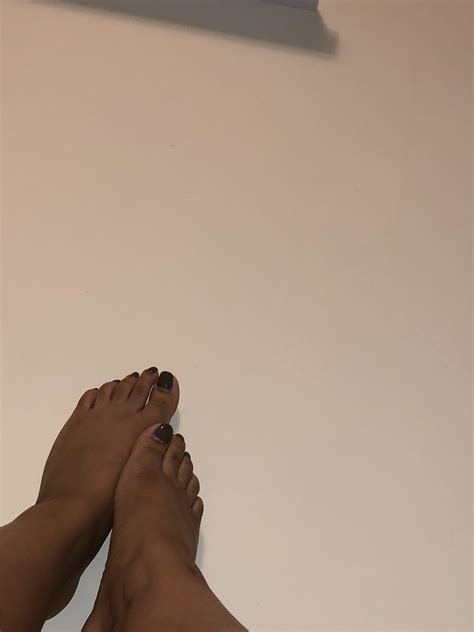 Who Wants To Suck My Toes R Feettoesandsocks