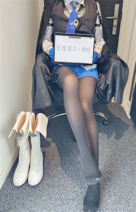 博丽令 On Twitter 应某位推友的要求，特地拍的高考贺图～祝即将参加高考的推友们考试顺利～考上理想学校，每位挺身而出迎接挑战的考生