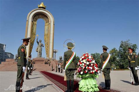 یادبود اسماعیل سامانی دیدنی های دوشنبه تور تاجیکستان
