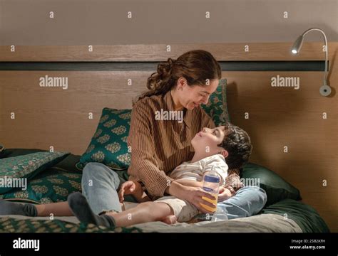 Luccas World Alias Los Dos Hemisferios De Lucca De Gauche à Droite Barbara Mori Julian